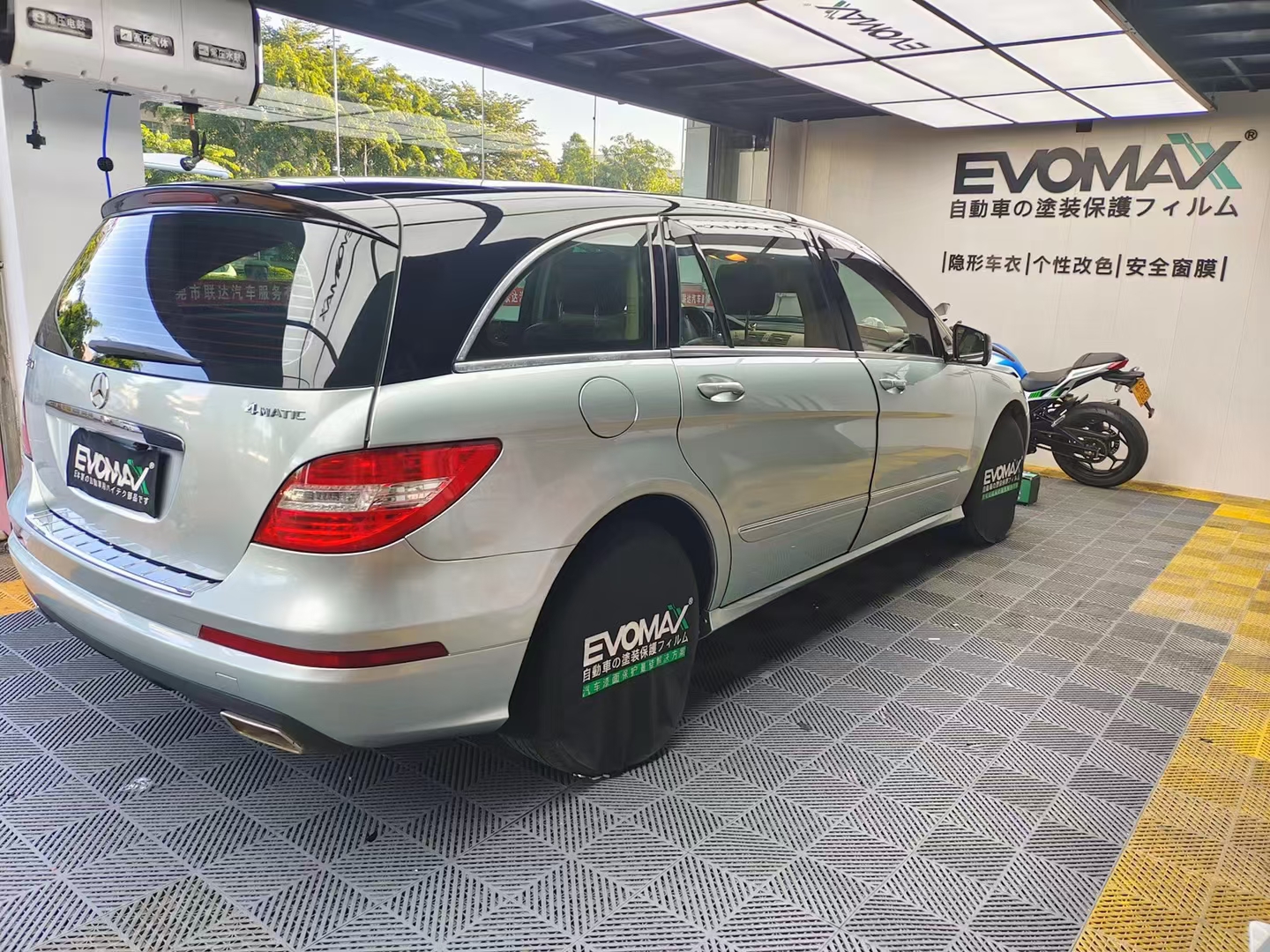 奔驰汽车贴膜EVOMAX易玛隐形车衣 - 哔哩哔哩