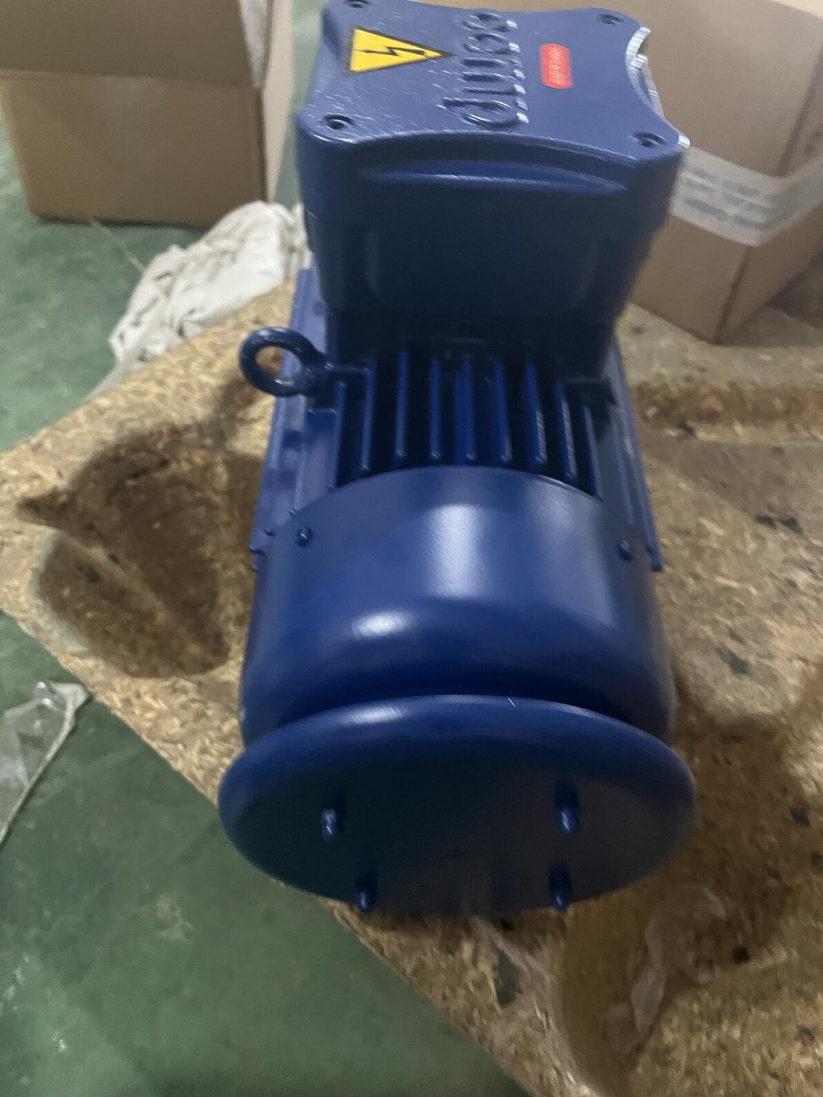 意大利CEMP通用低压IEC电机AB 30 71 B 4带双向风扇 - 哔哩哔哩
