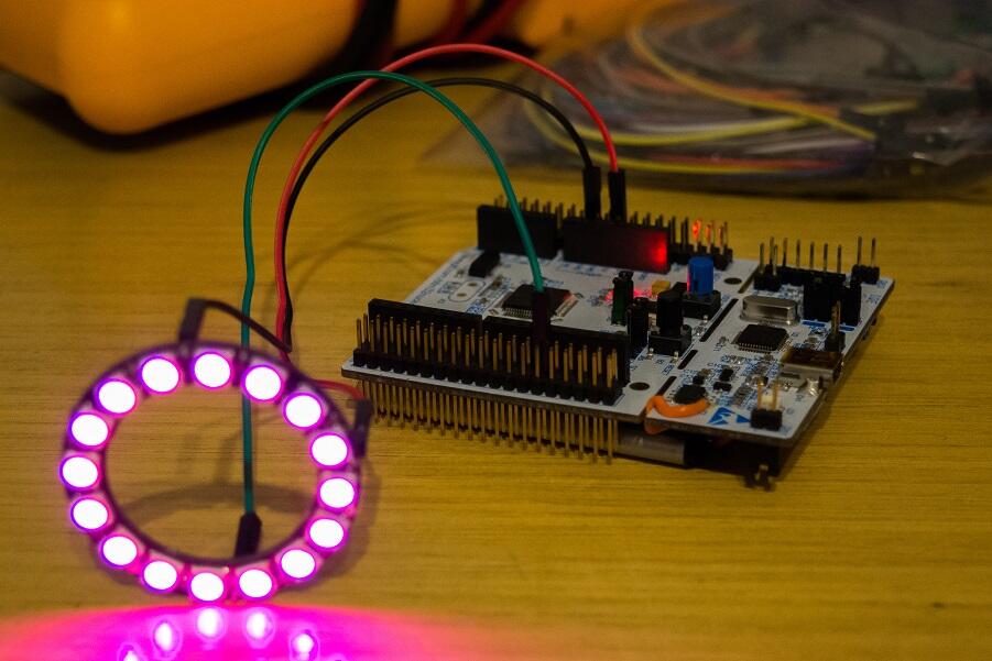 STM32驱动WS2812B - 哔哩哔哩