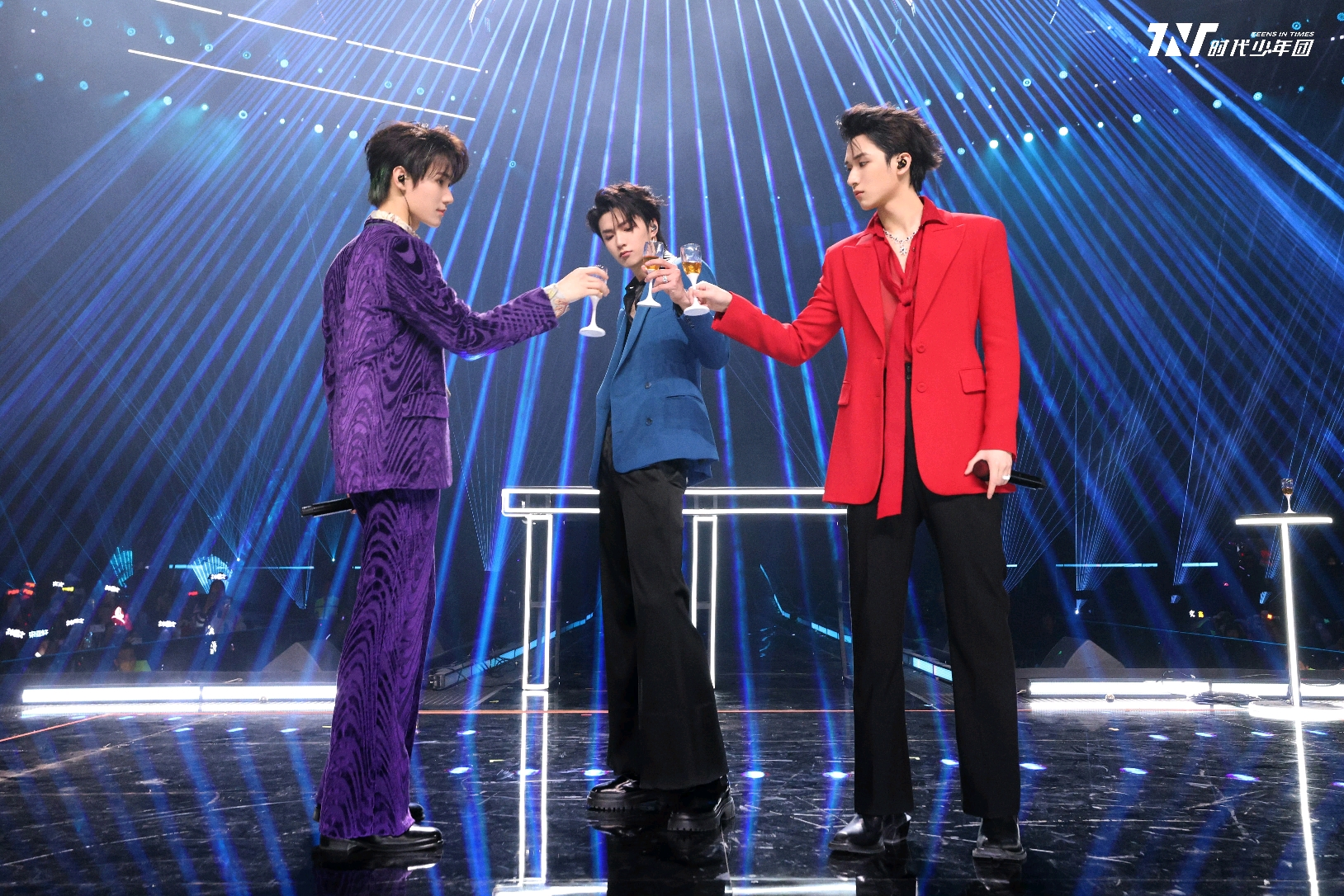 【刘耀文/张真源/严浩翔X我】她没在看我 - 哔哩哔哩