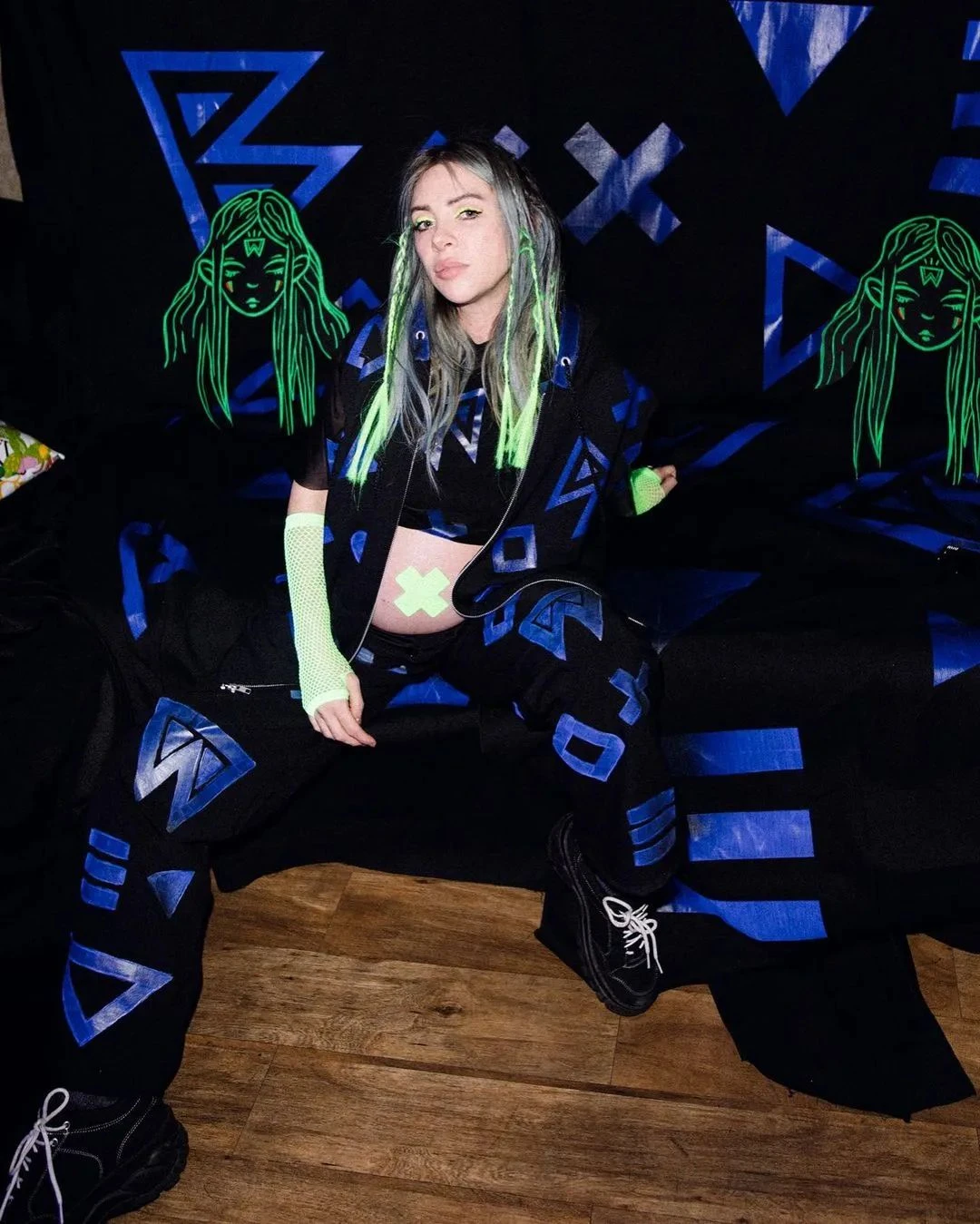 Alison Wonderland小号项目Whyte Fang新专反响热烈，挺孕身霸气完成小号身份舞台首秀 - 哔哩哔哩