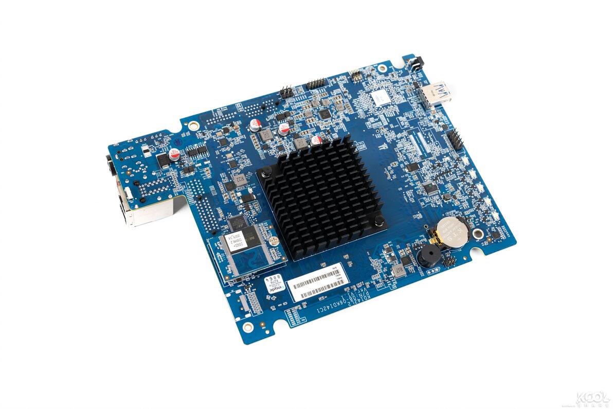 Synology 群晖 DS920+ 四盘位NAS开箱拆解评测 - 哔哩哔哩