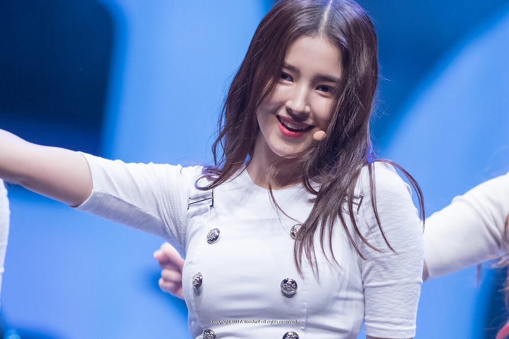 韩国女团MOMOLAND-NANCY的一些图片（50张） - 哔哩哔哩