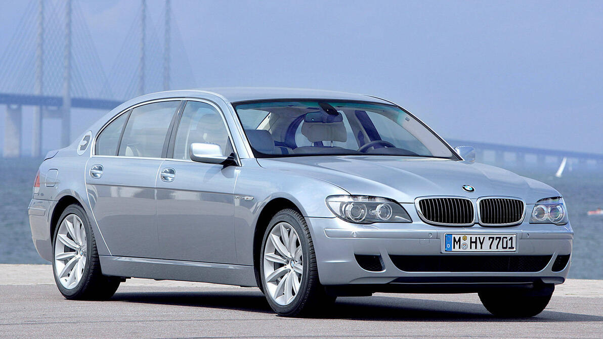 车趣史·历史上最成功的宝马7系——E65/E66【2】 - 哔哩哔哩