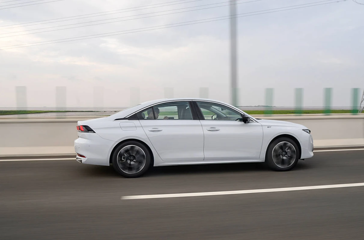 1.8T配8AT，门槛降到16.37万，法系508L开始掏心掏肺，晚了？ - 哔哩哔哩