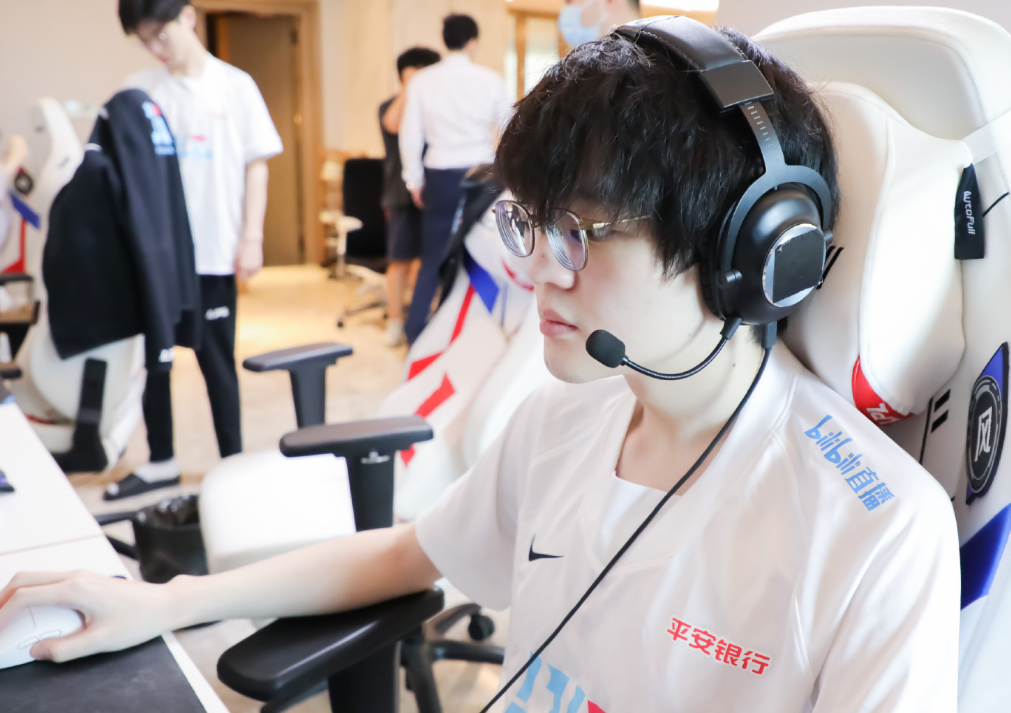 后悔了吗？BLG状态极差输给AL，bin来到BLG真的能成为救世主吗？ - 哔哩哔哩