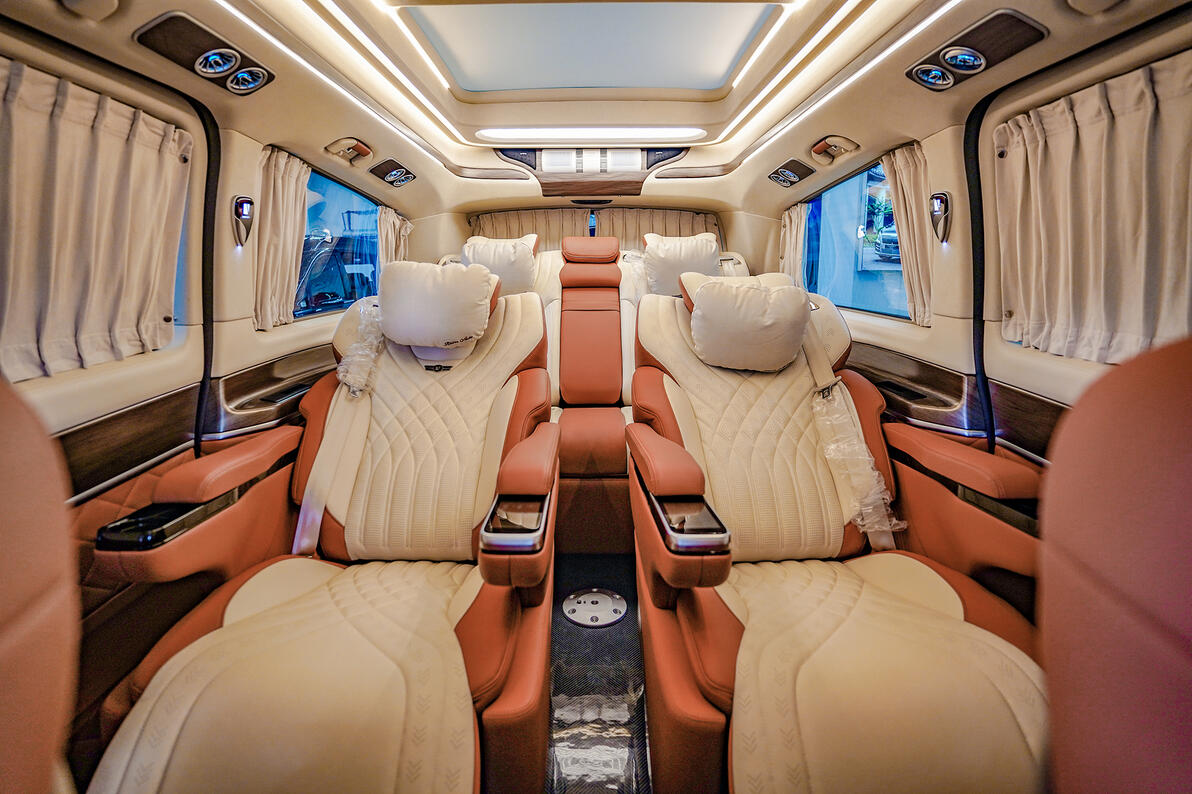 高顶7座商务车，奔驰V260L旅行者系列为什么卖那么火？ - 哔哩哔哩