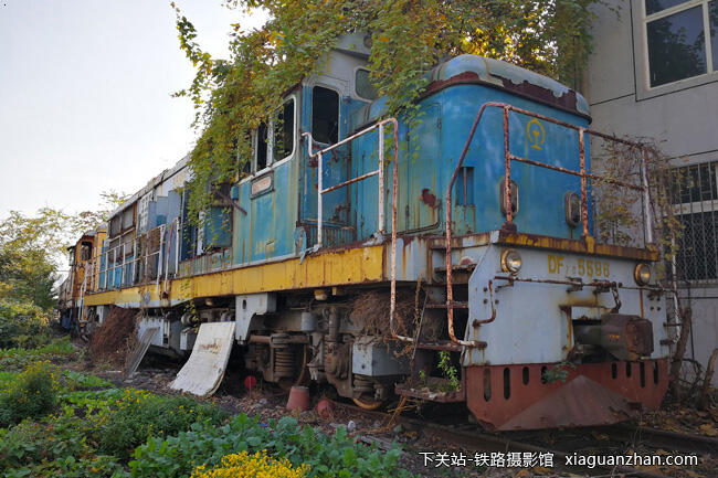 【科普】二七厂的杰作-中国铁道部|北京二七机车厂|东风7C型内燃机车 - 哔哩哔哩