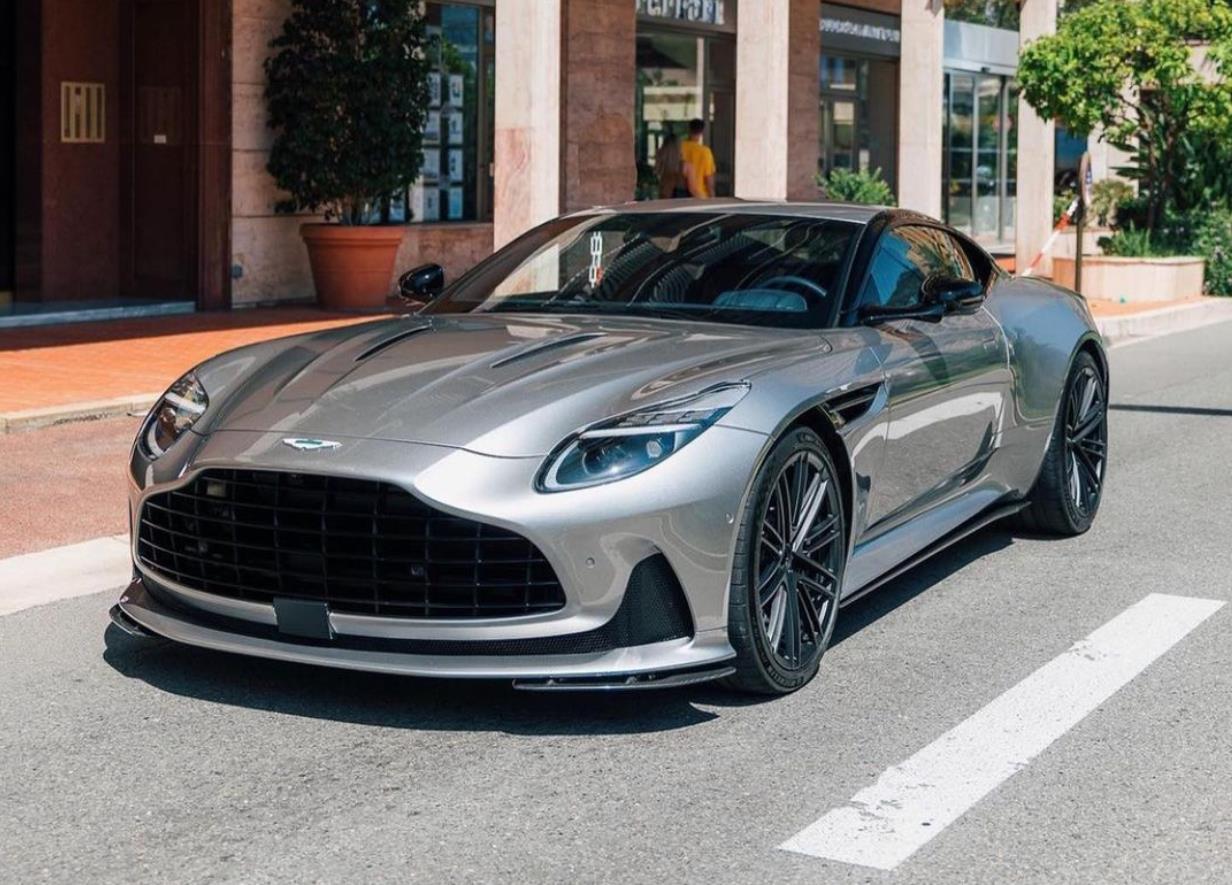 阿斯顿马丁DB12，《007》邦德新座驾，2023年还在手工制作发动机 - 哔哩哔哩