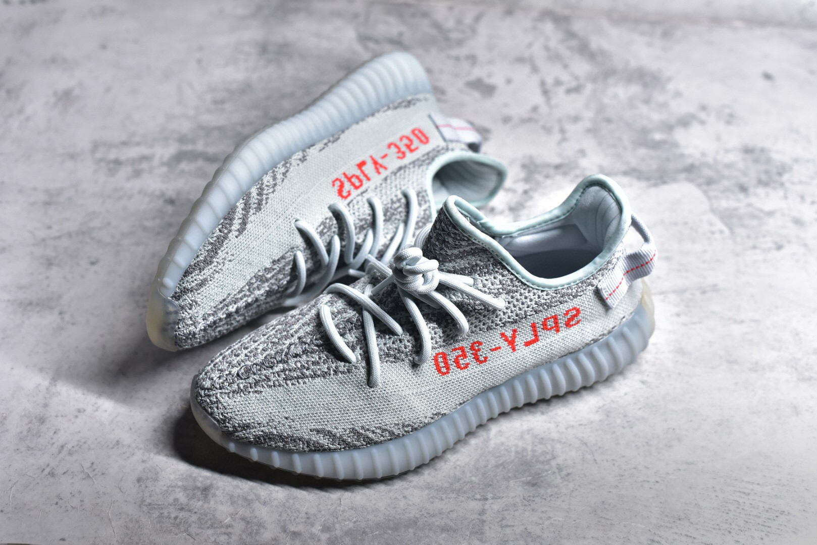 阿迪达斯椰子 Adidas Yeezy 350V2 Boost Zebra 白斑马 Blue Tint 可燃冰 运动鞋 - 哔哩哔哩
