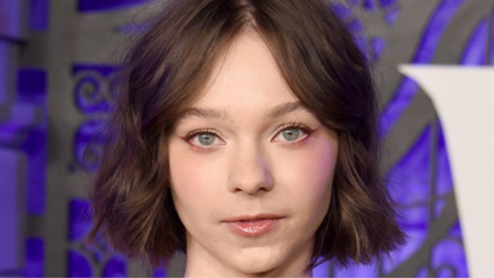 Emma myers：关于星期三中Enid扮演者的13个事实 - 哔哩哔哩