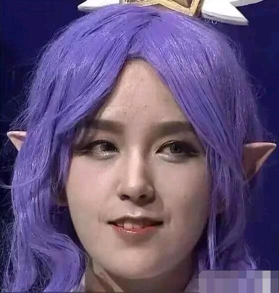 LOL:Rita首次回应‘风女cos’，直播卸妆:‘不愧是LOL四朵金花之一’ - 哔哩哔哩
