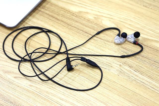 真香预警，森海塞尔IE40Pro耳机评测，适合并非烧友的你 - 哔哩哔哩