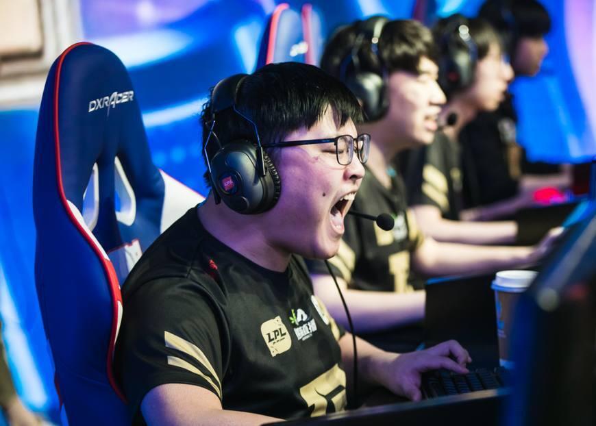 Uzi完成2500杀个人成就！愿成就超越不止，赤心终成自豪！ - 哔哩哔哩