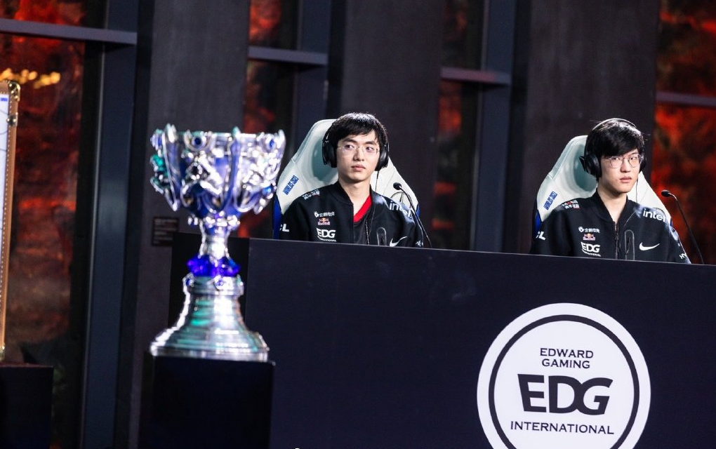决赛宣传片来袭！前EDG、RNG上单力挺Khan，Ning小虎态度一致 - 哔哩哔哩