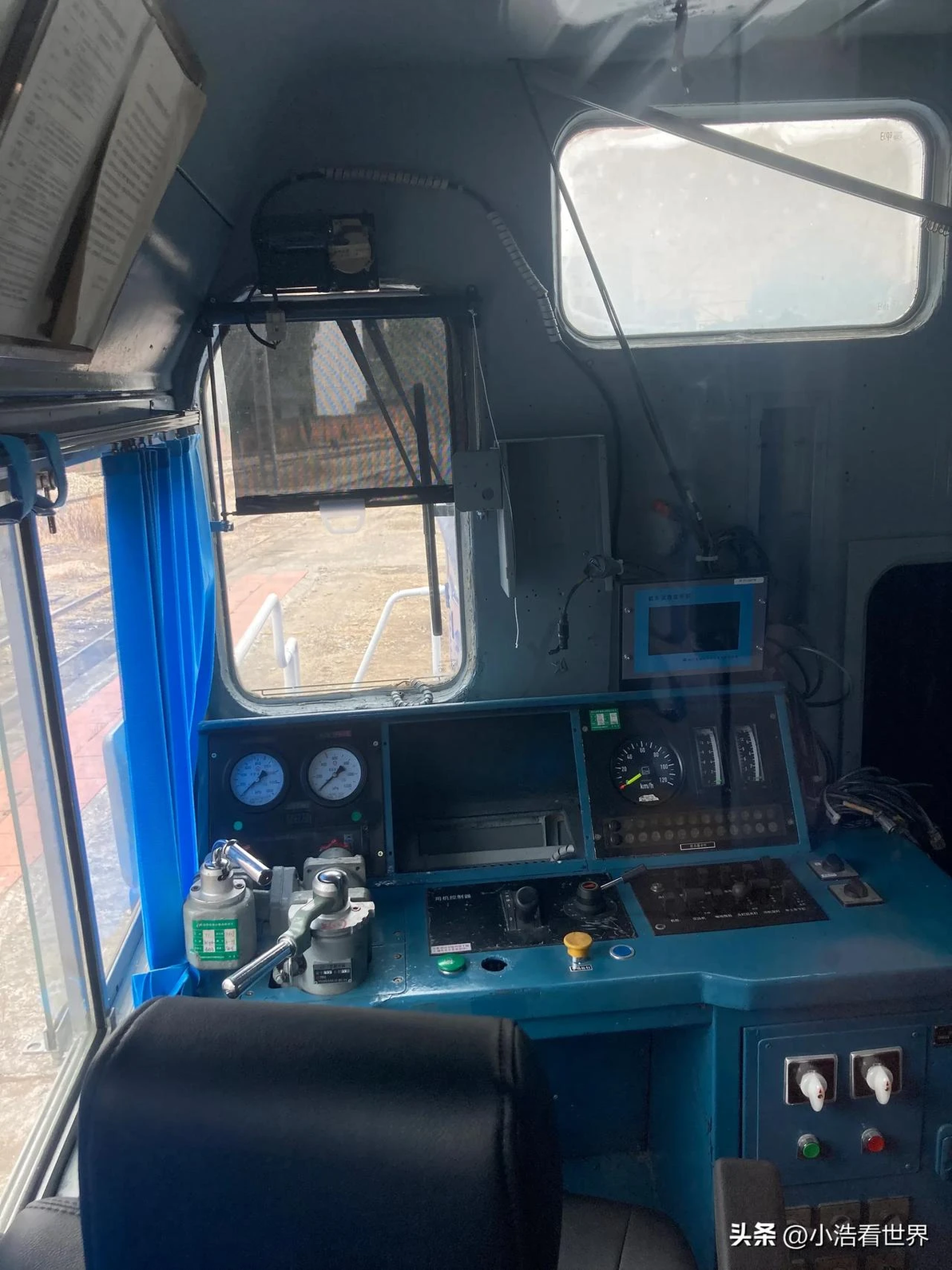 【科普】二七厂的杰作-中国铁道部|北京二七机车厂|东风7C型内燃机车 - 哔哩哔哩