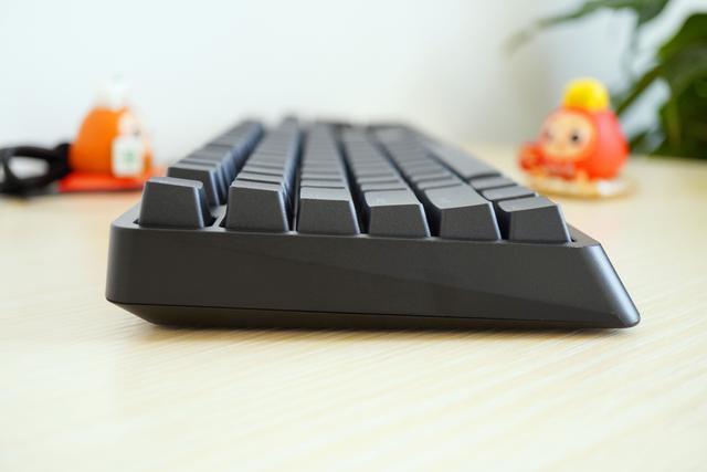 带调色盘的灯光盛宴——ikbc R410 RGB银轴机械键盘使用分享 - 哔哩哔哩