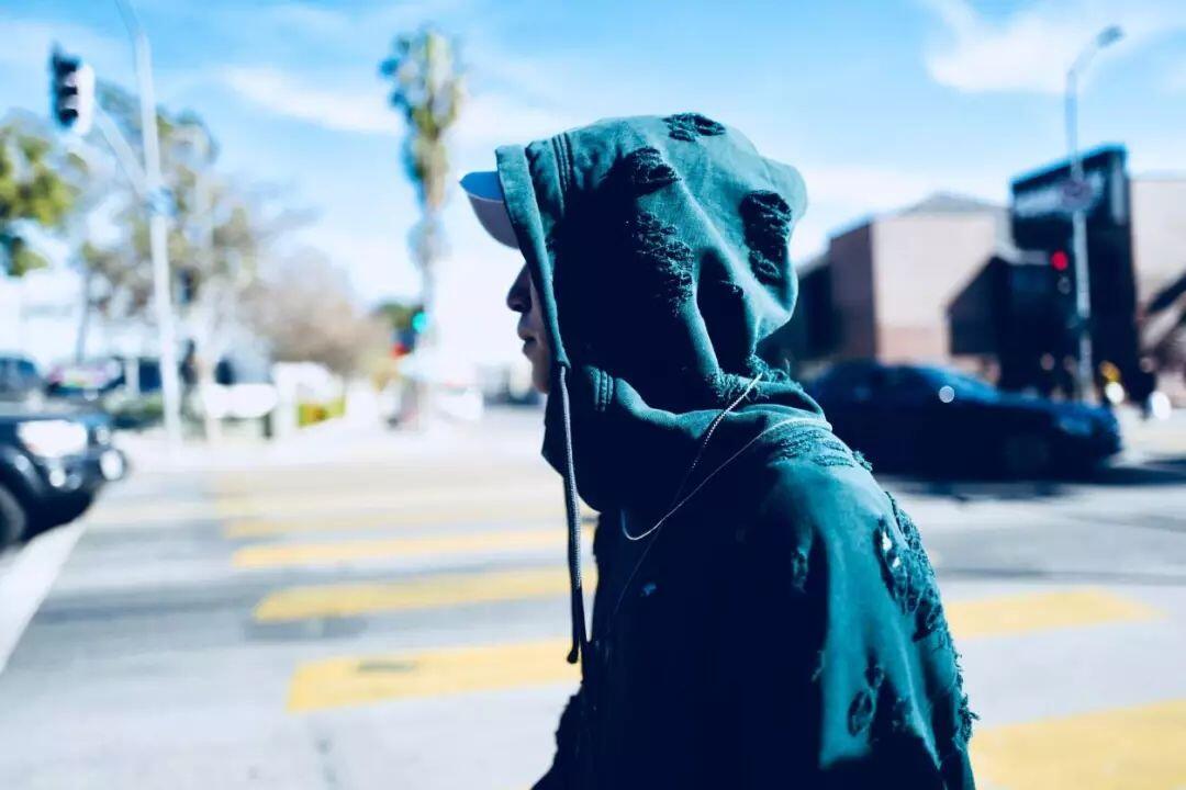 说唱诗人Jony J，拯救所有人的“丧”与“灵魂”的Rapper，天才中的天才。 - 哔哩哔哩