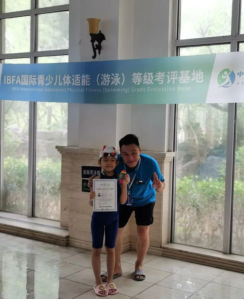 七彩同行游泳训练基地首期IBFA国际青少儿体适能(游泳)等级考评顺利举行 - 哔哩哔哩