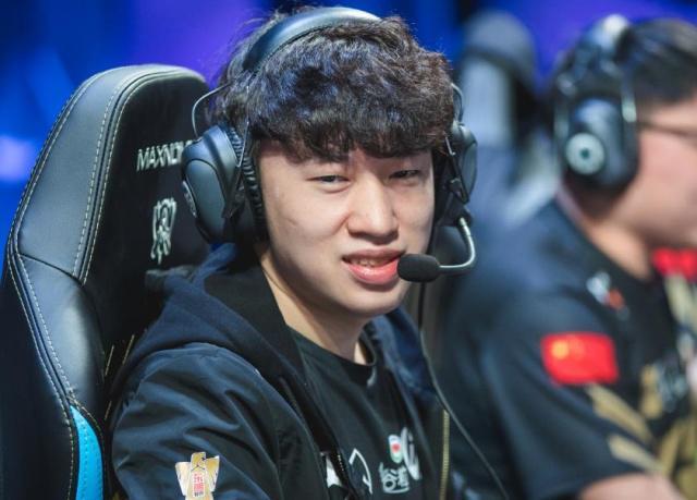 UZI拿了2个S赛亚军，分量能否超过1个冠军？安掌门给出了最好答案 - 哔哩哔哩