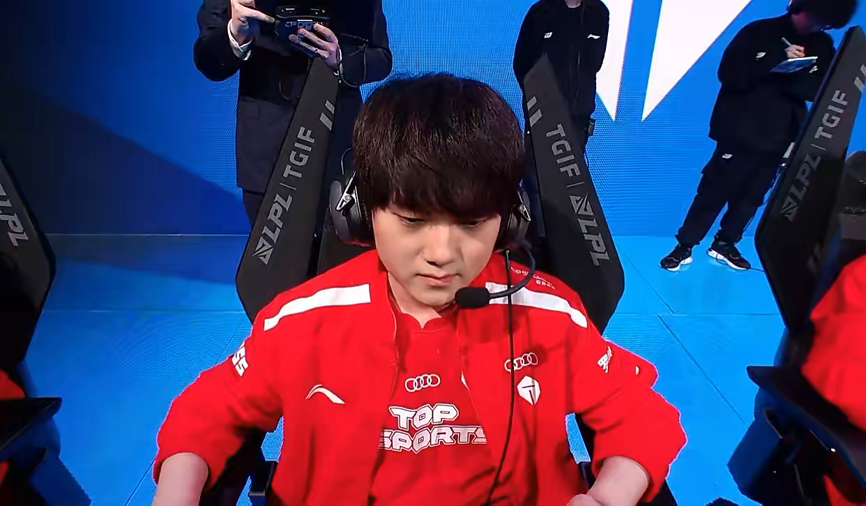 LPL荣誉图更新，Uzi排名不如JKL，但真实地位，应该排在下路第一 - 哔哩哔哩