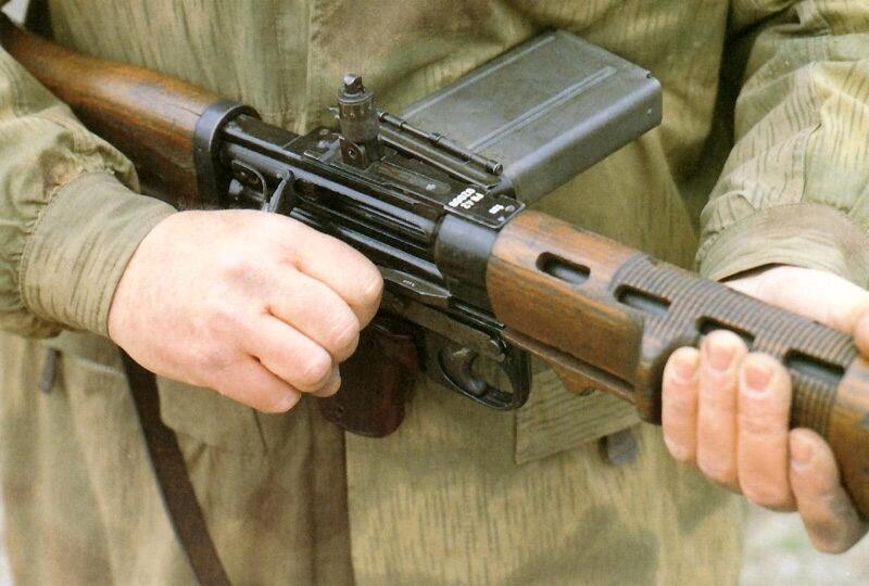 【轻武器科普】昂贵的失败品——德国FG42伞兵步枪 - 哔哩哔哩