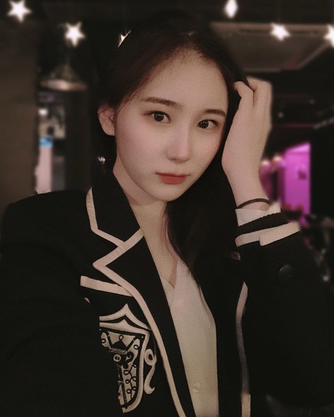 izone 官方ins更新李彩演相关 200403 - 哔哩哔哩