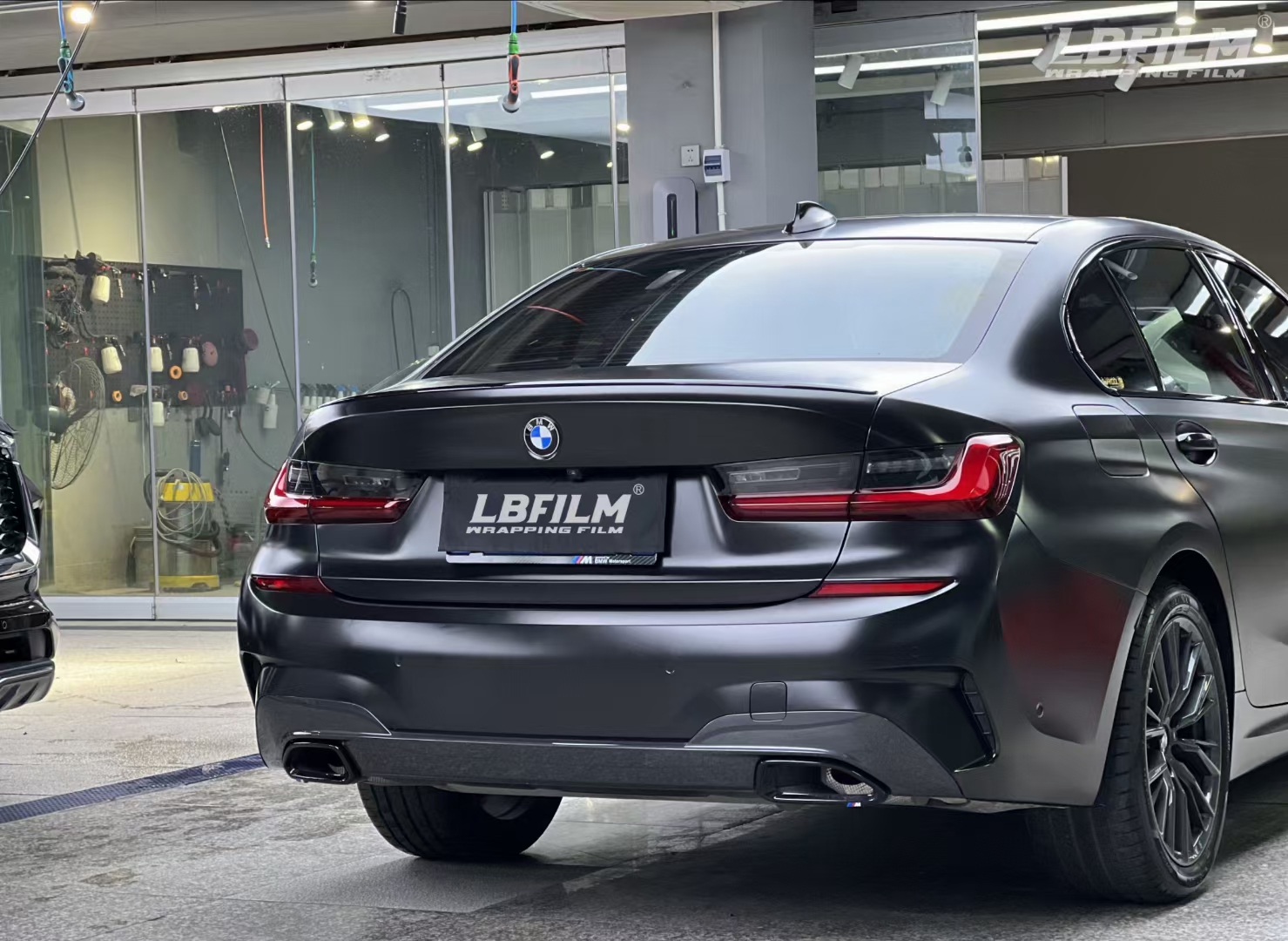 宝马3系LBFILM陶瓷黑改色膜,显神秘与气场！ - 哔哩哔哩