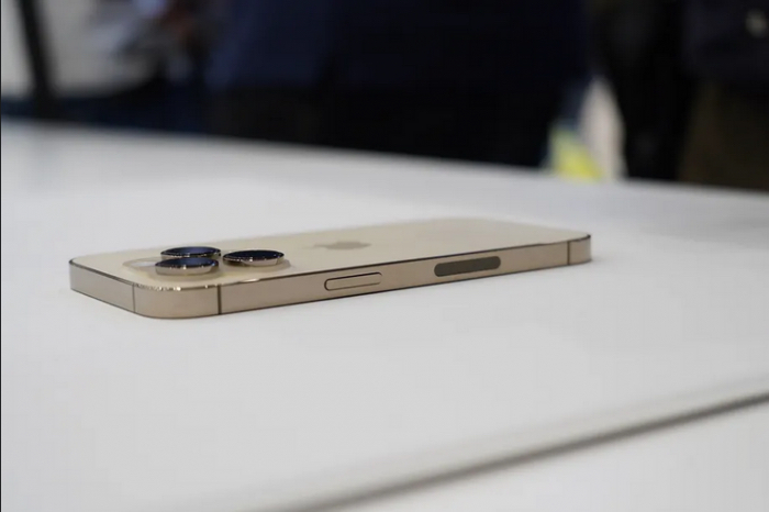 美版iPhone14实拍：没有实体SIM卡插槽 - 哔哩哔哩