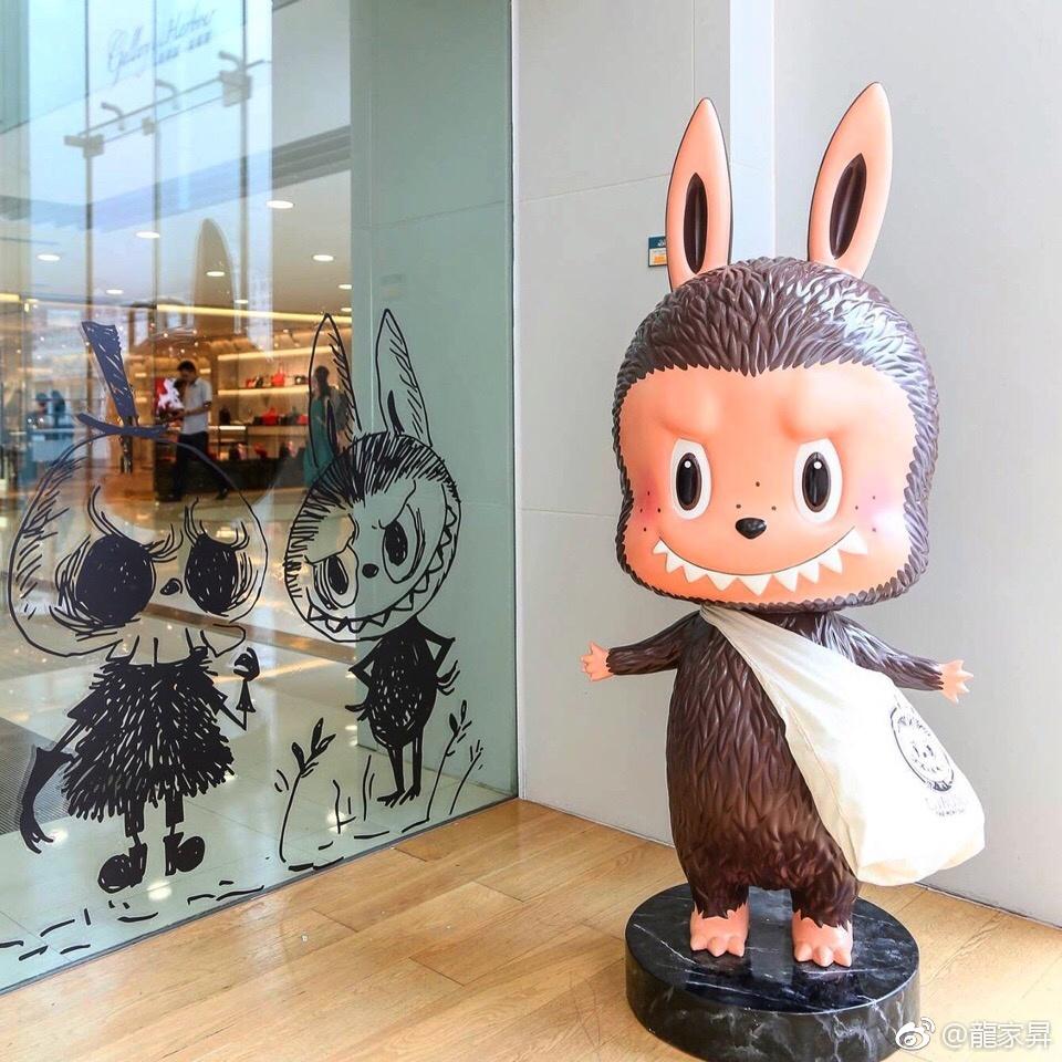 Labubu之父曾遭出版社拒绝，这只萌中带点邪恶的兔子却让他名声大噪 - 哔哩哔哩