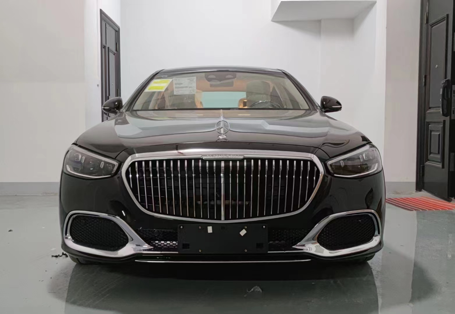 迈巴赫S480升级原厂电动后门，原厂主动式氛围灯，680靠背氛围灯 - 哔哩哔哩