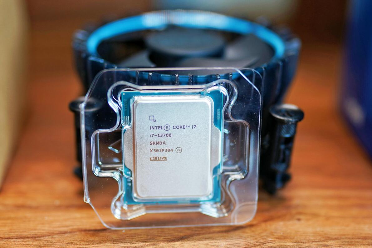 13700+4070显卡ITX主机装机实录：小体积+高性能+光学污染 - 哔哩哔哩