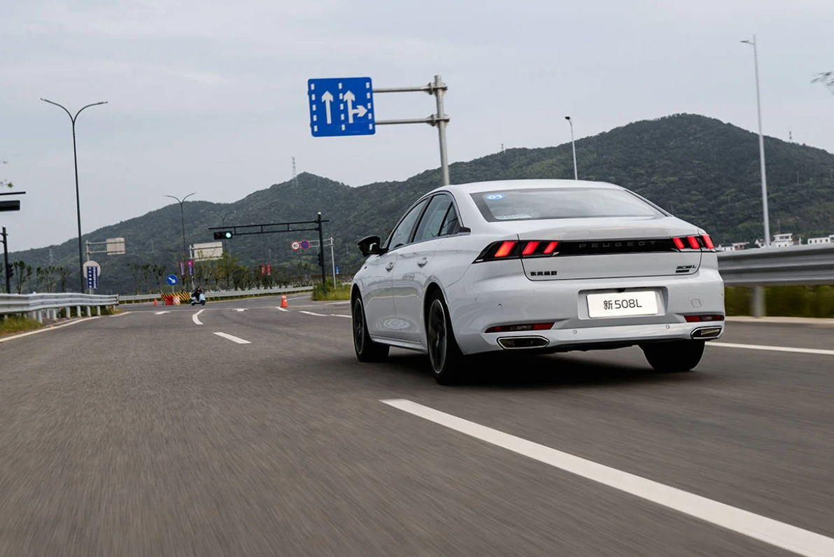 1.8T配8AT，门槛降到16.37万，法系508L开始掏心掏肺，晚了？ - 哔哩哔哩