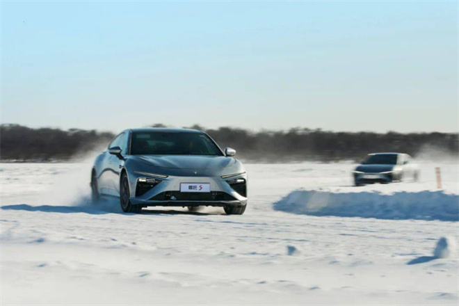 哪吒S对比深蓝SL03，谁才是20万以内高价值増程式轿车？ - 哔哩哔哩