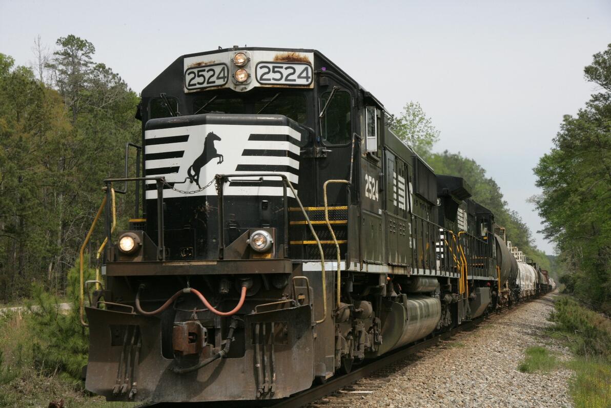 【科普】“黑马”美国诺福克南方铁路SD70M-2型和SD70ACe/U/C型内燃机车 - 哔哩哔哩