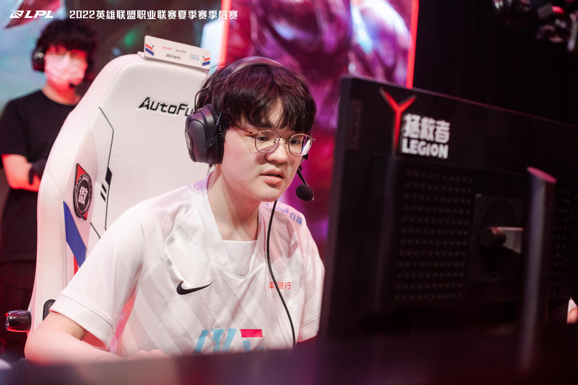 BLG官宣：weiwei离开队伍！Weiwei疑似加盟OMG战队？ - 哔哩哔哩