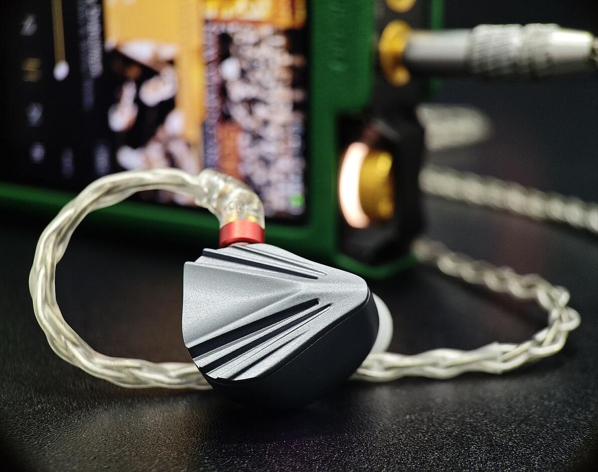 上探下探竟左右逢源？39包邮开启的魔幻之旅 — 简评CVJ品牌旗下的七款耳机 - 哔哩哔哩