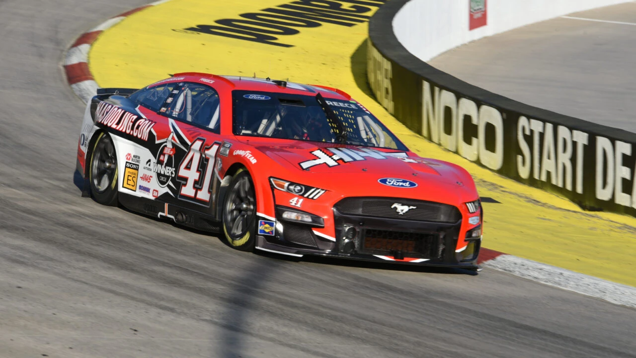 [NASCAR]时隔39年的这场胜利，对这支车队来说意义非凡 - 哔哩哔哩