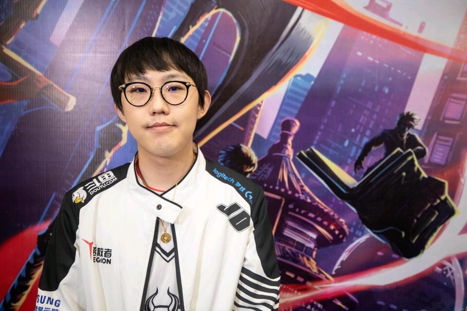 imp：Viper不相信现在的队友，以前在EDG绝对不会这样 - 哔哩哔哩