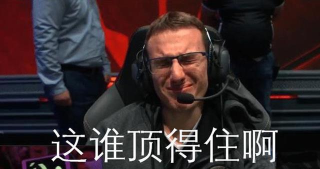 C9战队ADC选手Sneaky再曝女装照，网友看完直言：比他女友更漂亮 - 哔哩哔哩