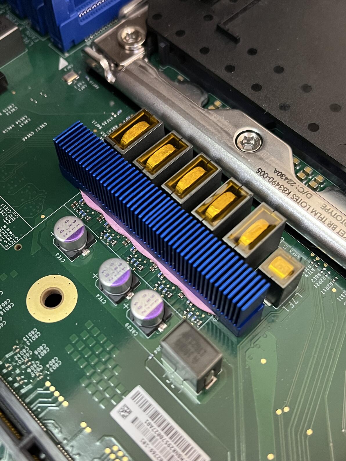 Intel LGA7529 要来咯 Xeon 工程主板赏析 - 哔哩哔哩