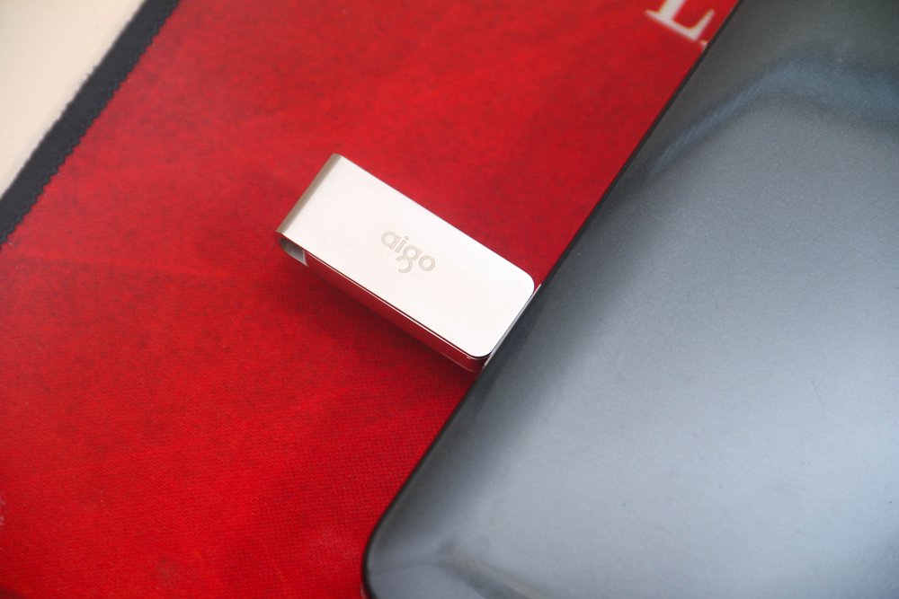 首款40nm“中国芯”U盘再提速！128GB爱国者aigo U330体验 - 哔哩哔哩