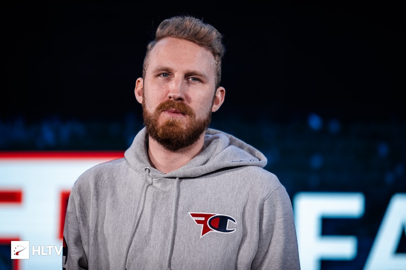 【辟个锤子谣】Olof将作为Faze的替补回归现役阵容 - 哔哩哔哩