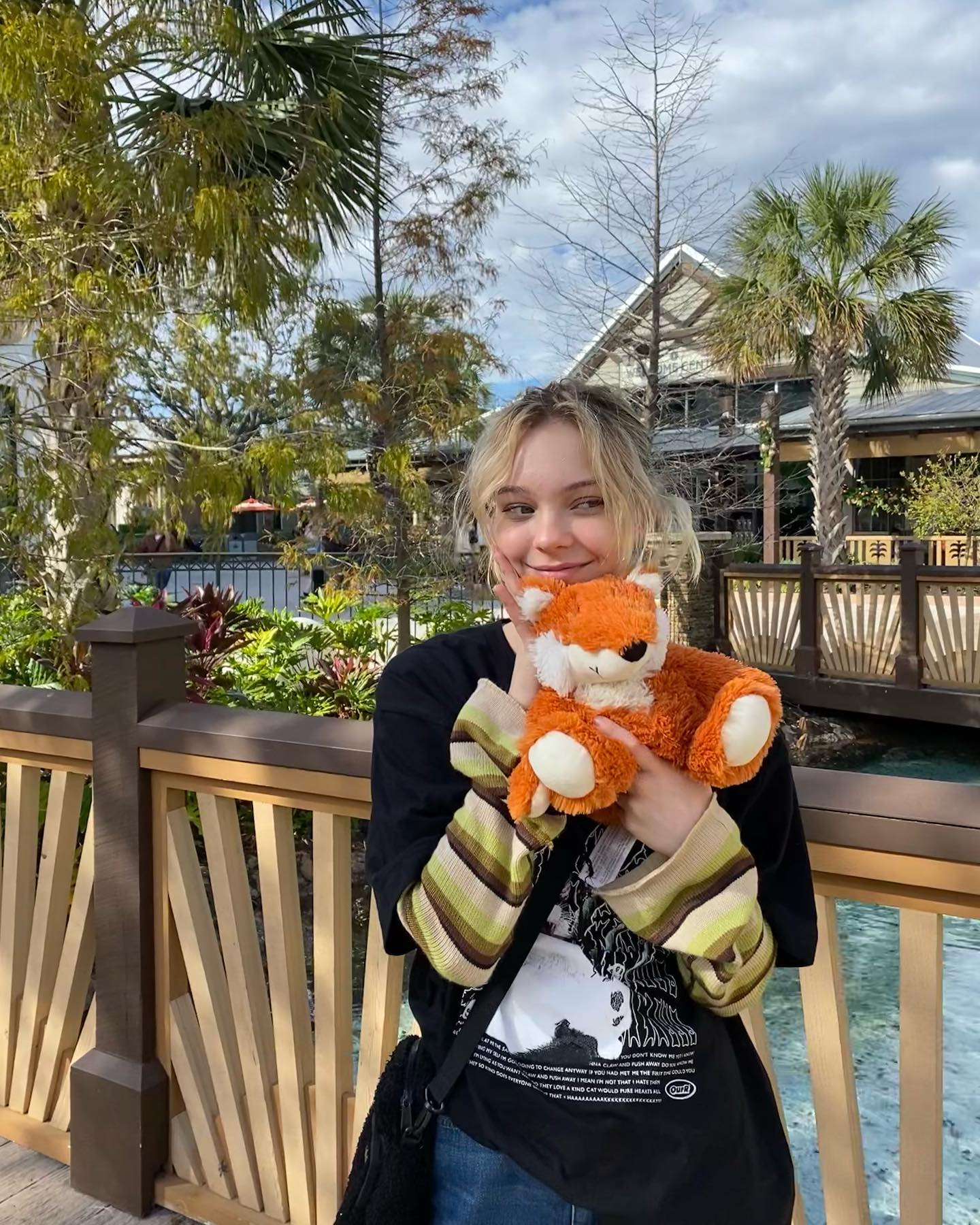 “她好像知道自己很甜” —“小狼女”Emma Myers 2022 Instagram - 哔哩哔哩