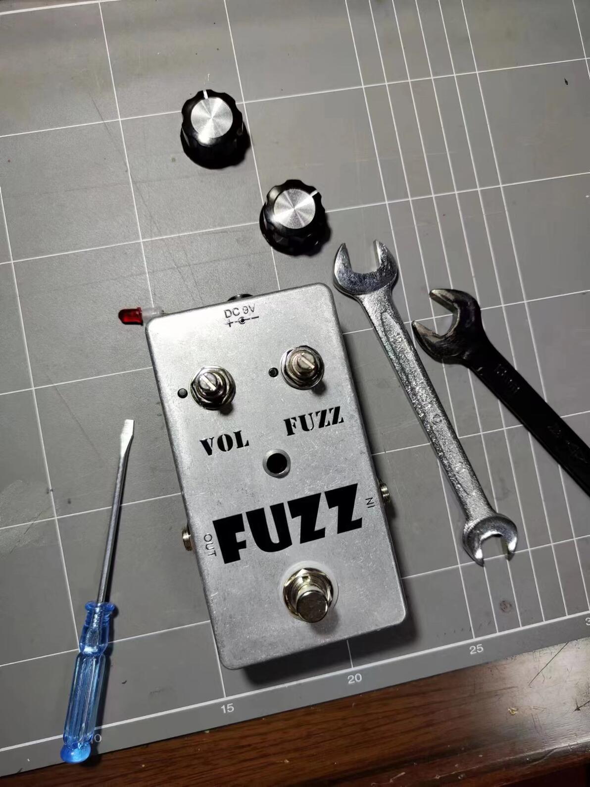 DIY FUZZ FACE自己做个法兹效果器记录一下 - 哔哩哔哩