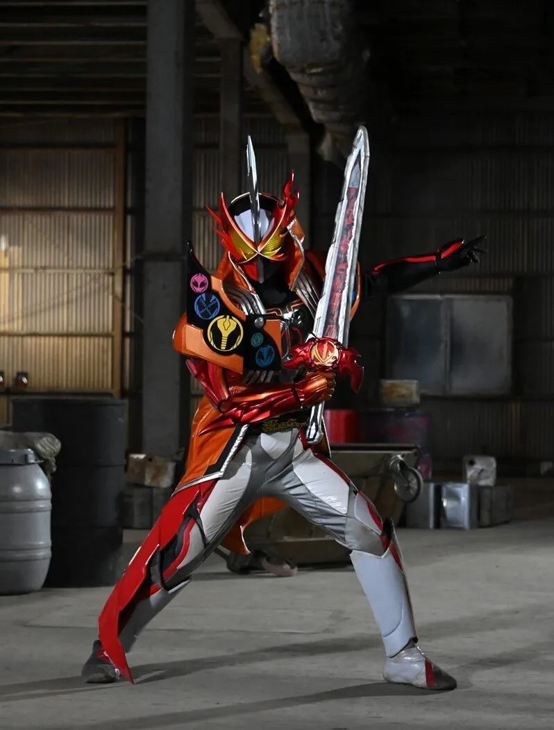 假面骑士：对比令和主骑的传奇骑士形态，你认为哪一个最帅气？ - 哔哩哔哩