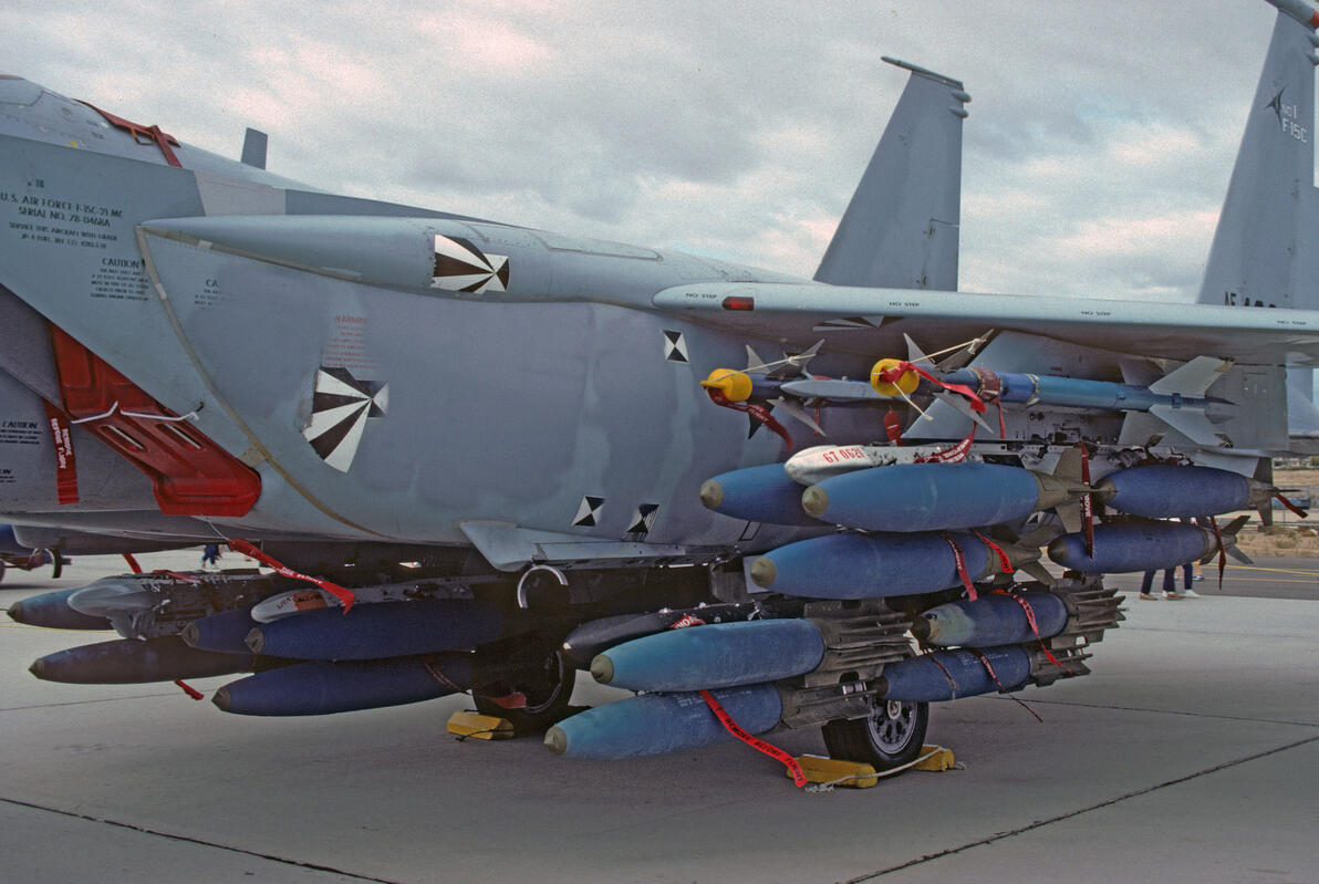F-15的几种不常见的挂载方案 - 哔哩哔哩