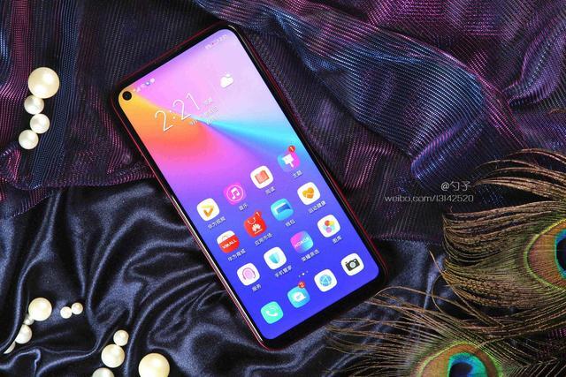 千元内硬件直出4800万像素AI三摄手机，999元荣耀Play3诚意之作 - 哔哩哔哩