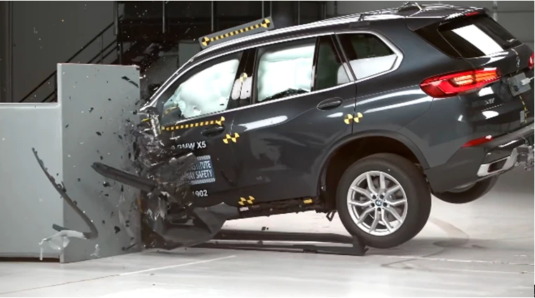 安全性大盘点：宝马X5、雷克萨斯RX和凯迪拉克XT6你看好谁？ - 哔哩哔哩