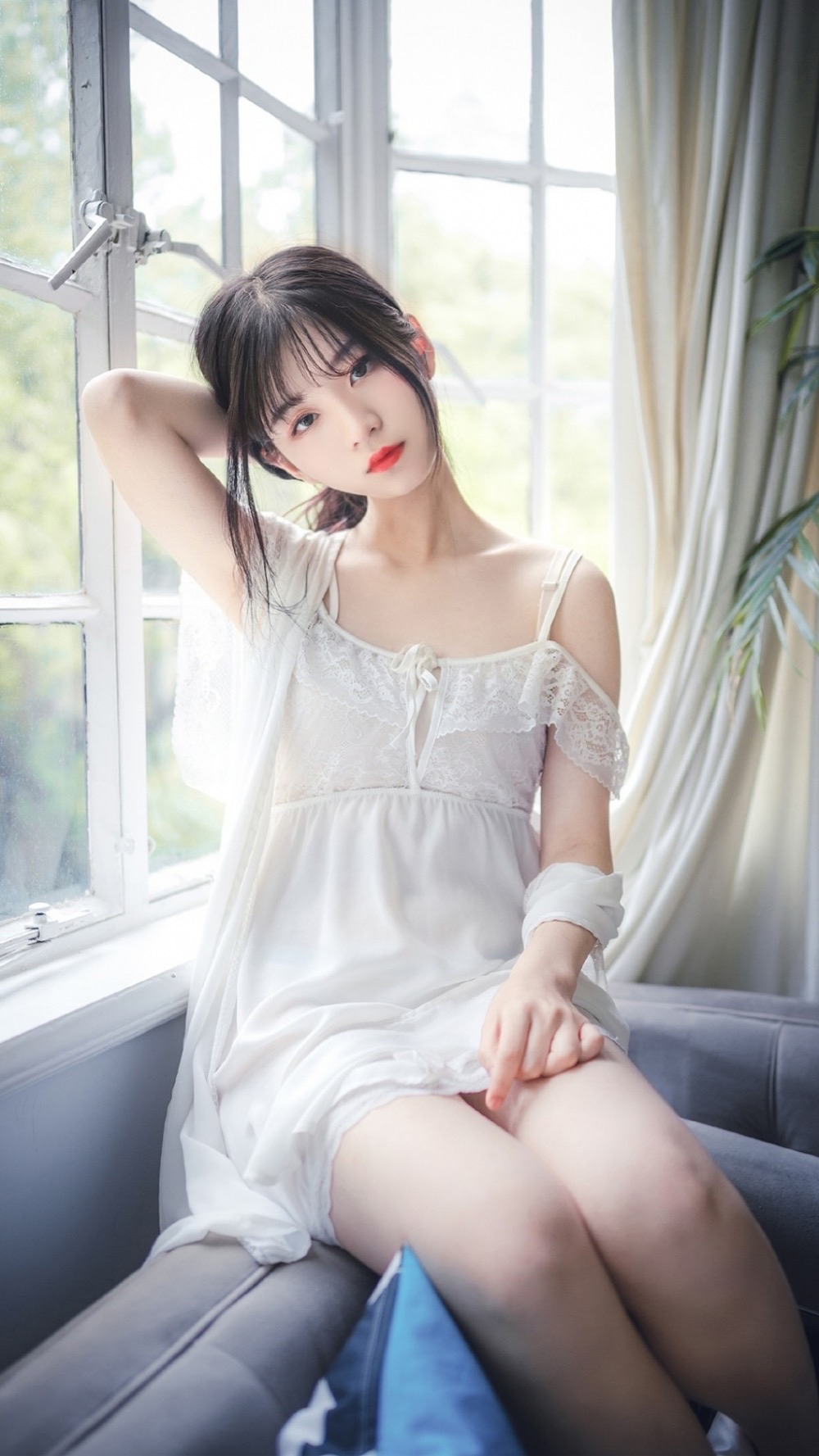 性感美女白色薄纱睡衣秀妖娆私房写真照 哔哩哔哩